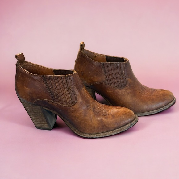 FRYE AND CO. | Shoes | Authentic Fry Ankle Boot Size 6 Leather | Poshmark